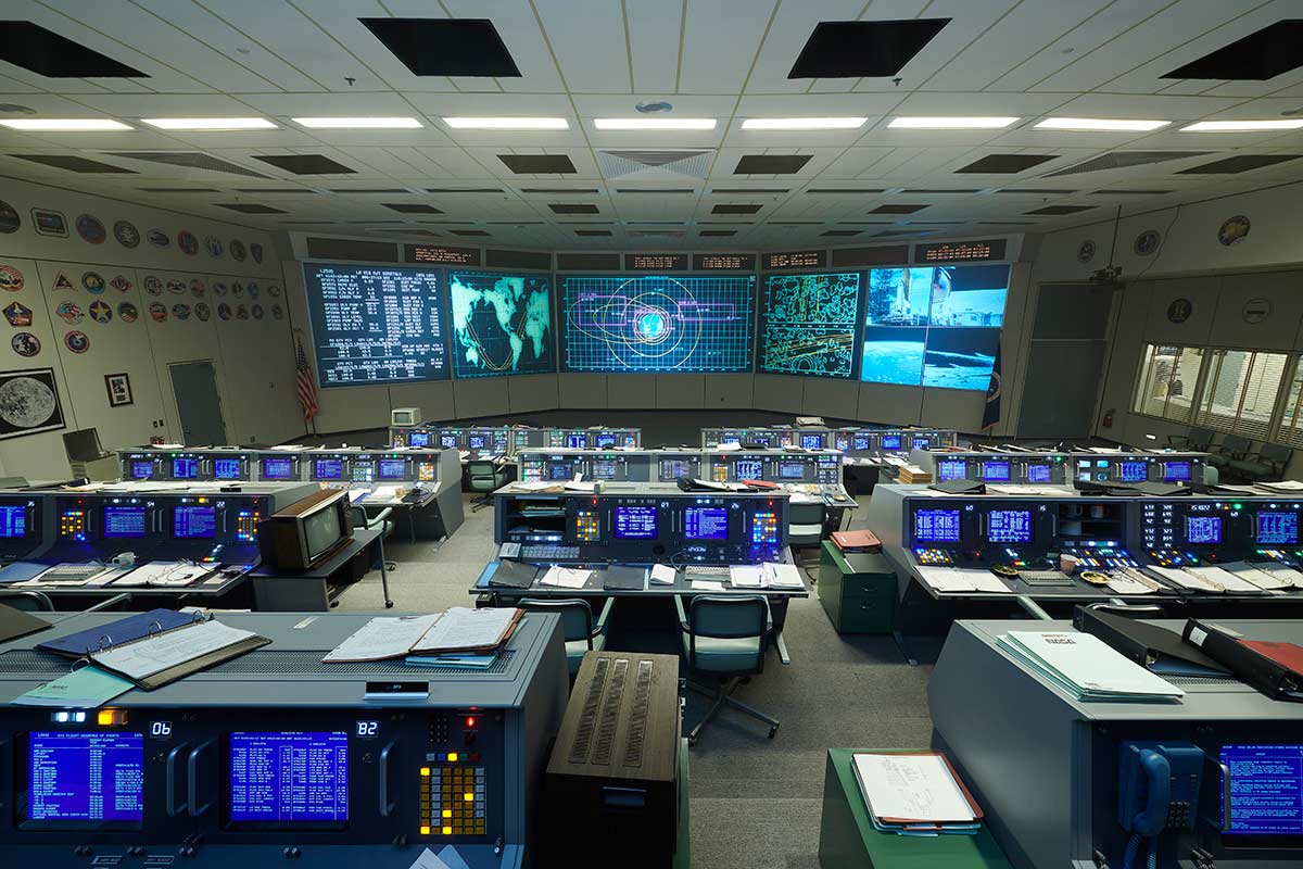 Set Decorator notes & never-seen photos of FOR ALL MANKIND, the ...