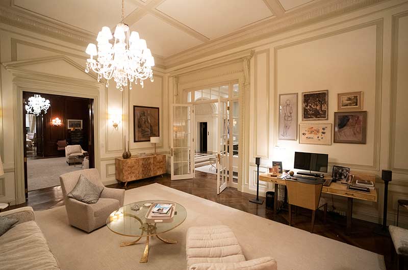 Set Decor / TV Decor Features: SUCCESSION